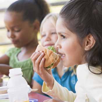 Chewing slower helps kids keep the weight off